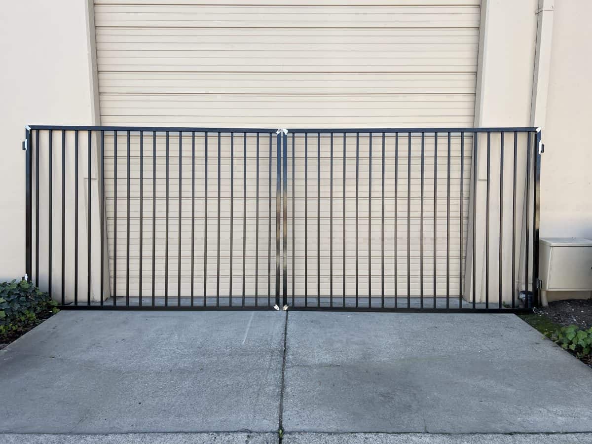 Best-Selling Inverted Arch Dual Swing Iron Gate