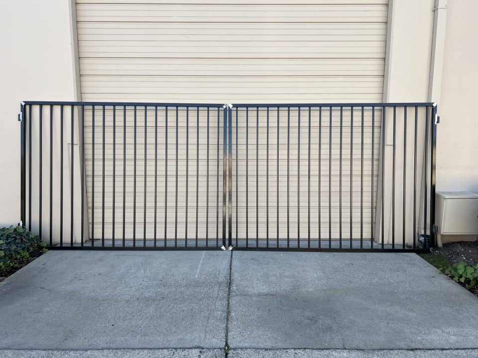 Best-Selling Inverted Arch Dual Swing Iron Gate