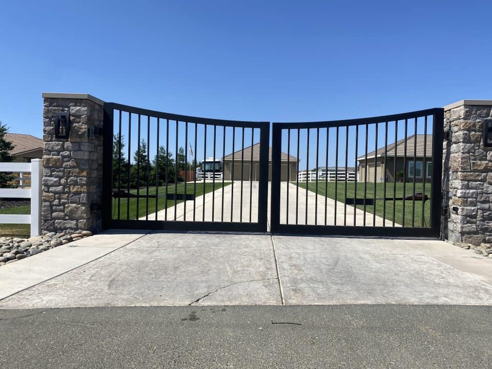 Best-Selling Inverted Arch Dual Swing Iron Gate