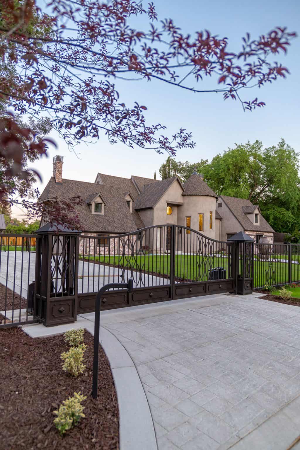 Ultimate Guide to Wrought Iron Fencing: What You Need to Know